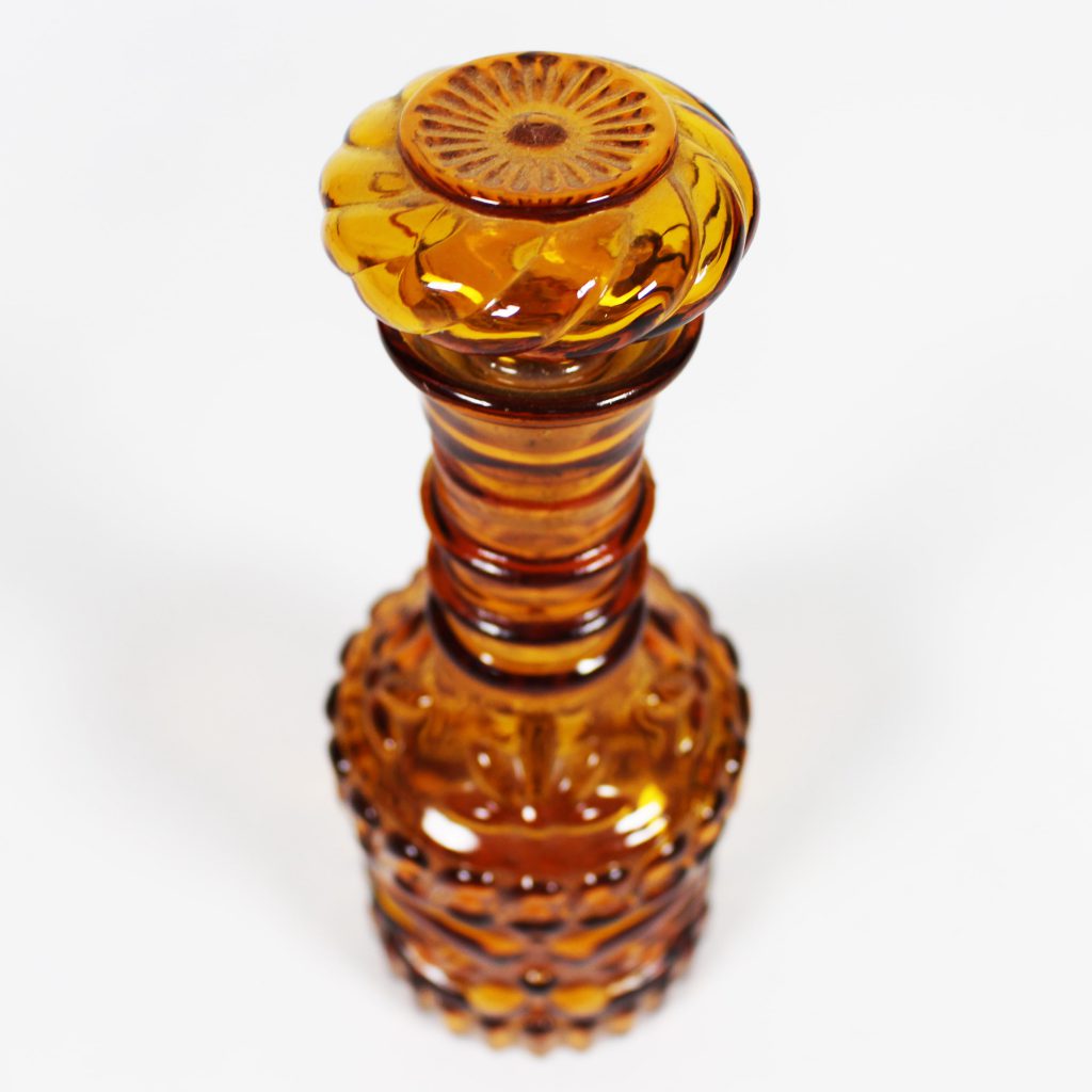 Amber Decanter – Design Birds Rentals